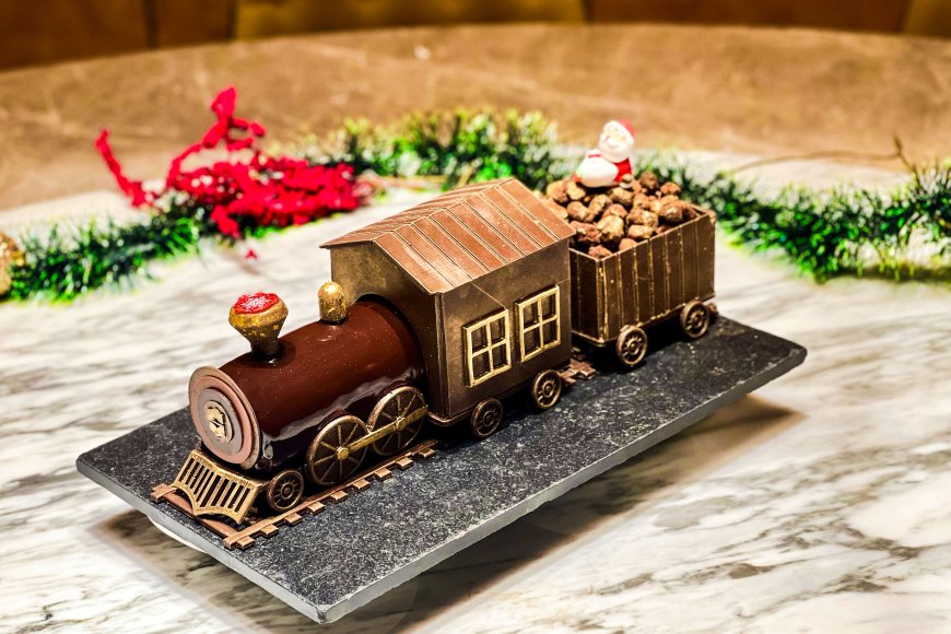 A Limited-Edition Christmas Masterpiece: Hazelnut & Passion Yule Log ...